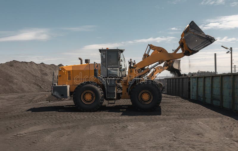 Loading of an Loader into Railway Wagons. Excavator Loading Coal into ...