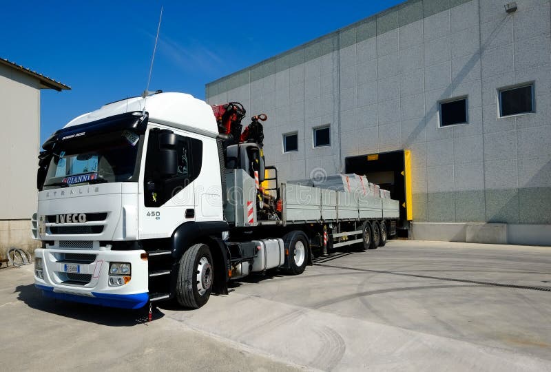 Loading truck editorial photography. Image of shipping - 40571267