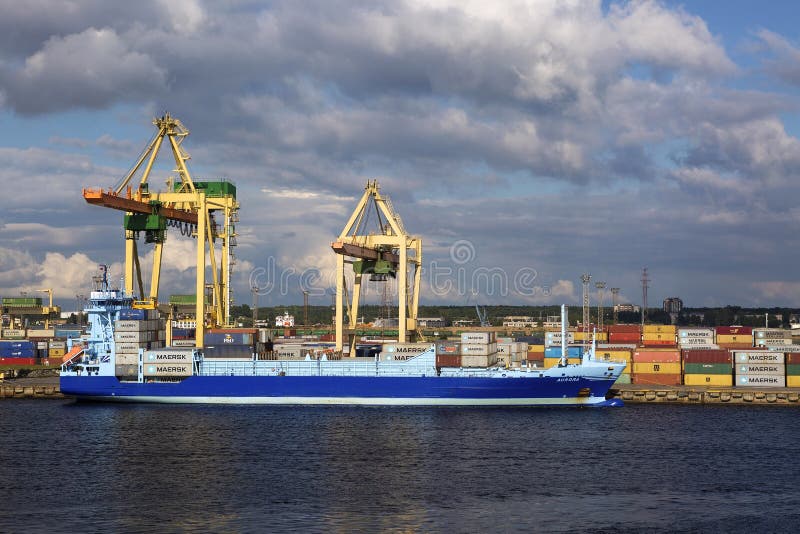 Loading or Unloading of a Bunker Tanker Editorial Image - Image of ...