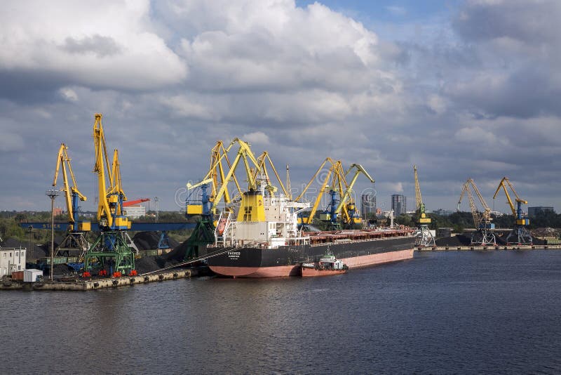 Loading or Unloading of a Bunker Tanker Editorial Image - Image of ...