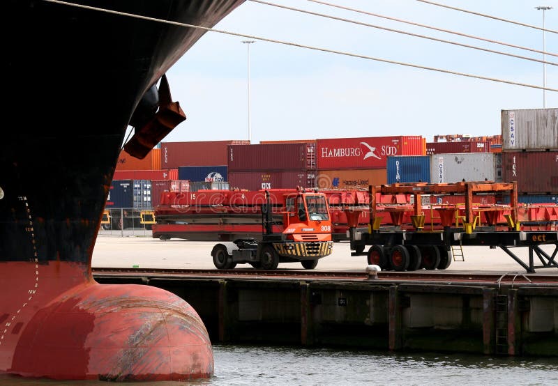 Loading or Unloading the Cargo Editorial Photography - Image of nieuwe ...