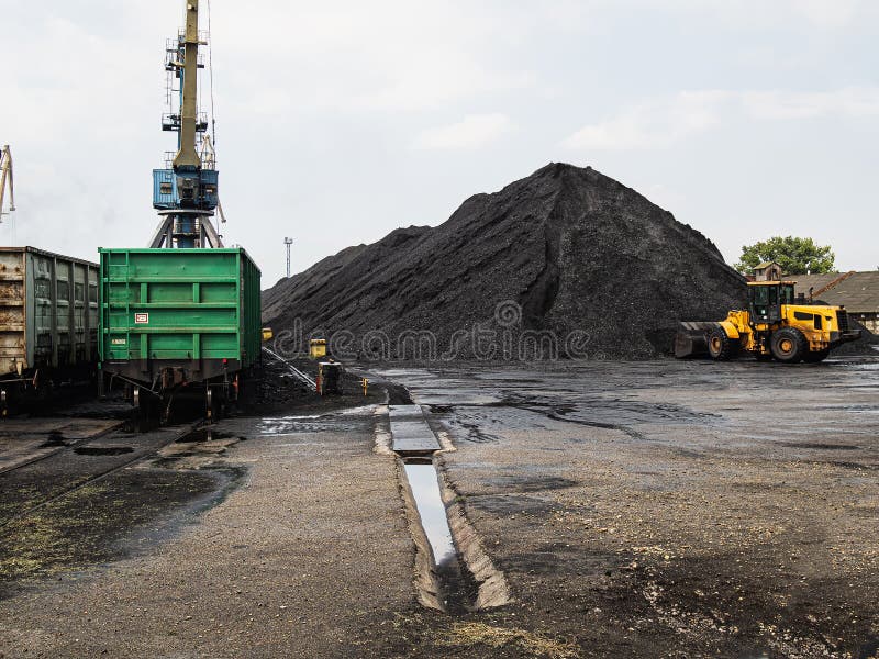 Loading Unloading of Coal in the Port into Freight Trains Using Large ...