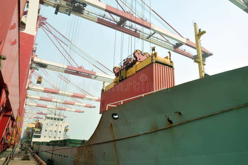 Loading And Unloading Containers Picture. Image: 22072612