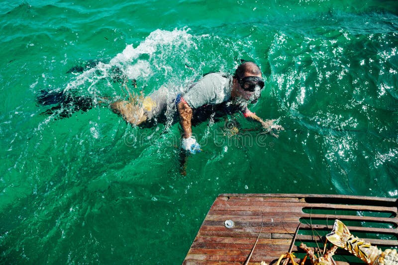 Lobster catching in Cuba editorial photo. Image of marine - 88797951