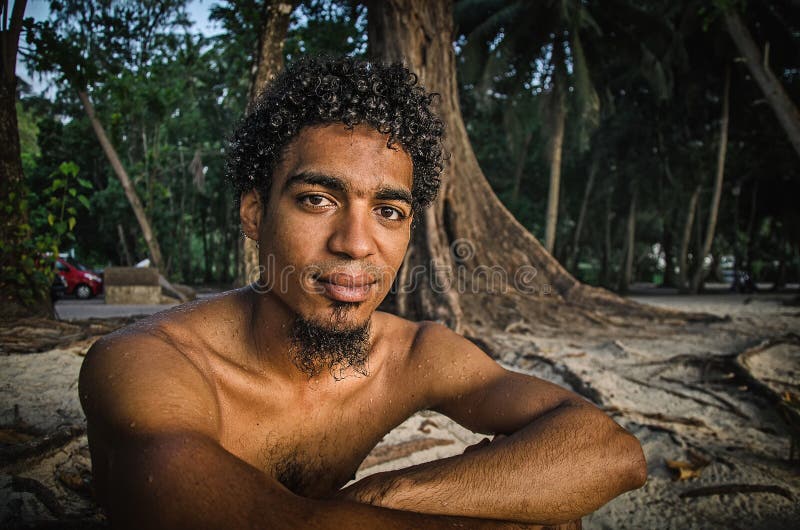 A local aboriginal man editorial photography. Image of brown - 99601147