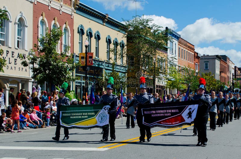 Marching band in a parade editorial photography. Image of instruments ...