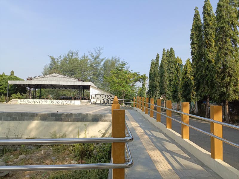 Local Park in the Center of City Stock Photo - Image of centre, center ...