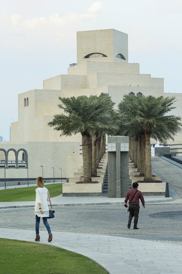 Local People in Doha, Qatar Editorial Photo - Image of arabia, commerce ...