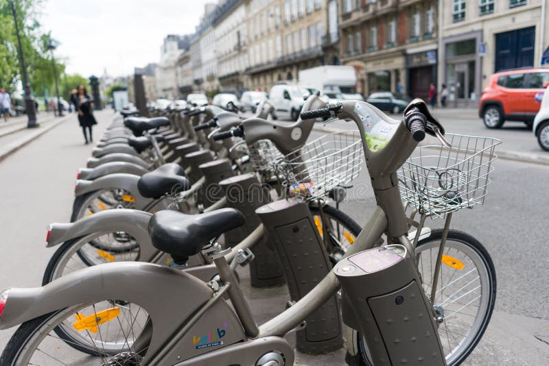 Location Publique De Bicyclette Photo éditorial - Image of libre ...