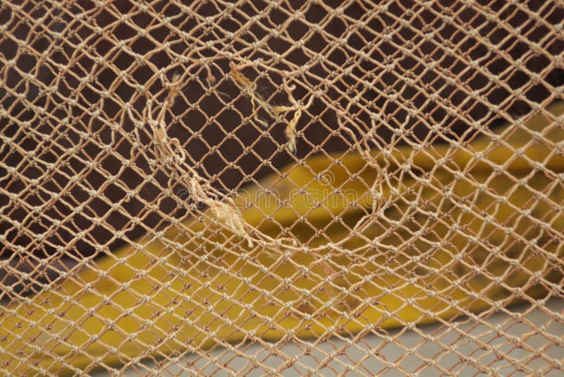 Altes Fischernetz im Hafen stockfoto. Bild von stadt - 111236058