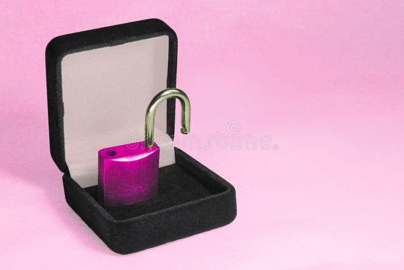 Lock in Gift Box. Pink Padlock with Open Shackle in Jewelry Chest ...