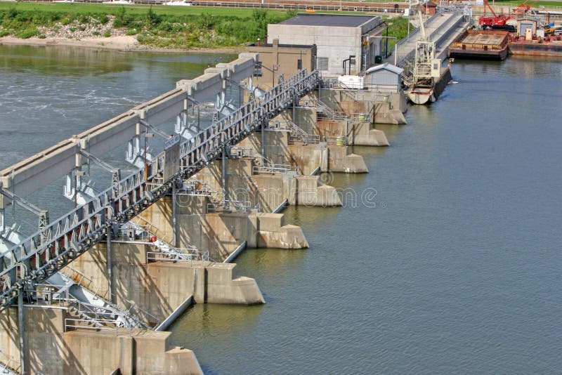 Bond Falls Flowage Dam editorial photography. Image of level - 28048772