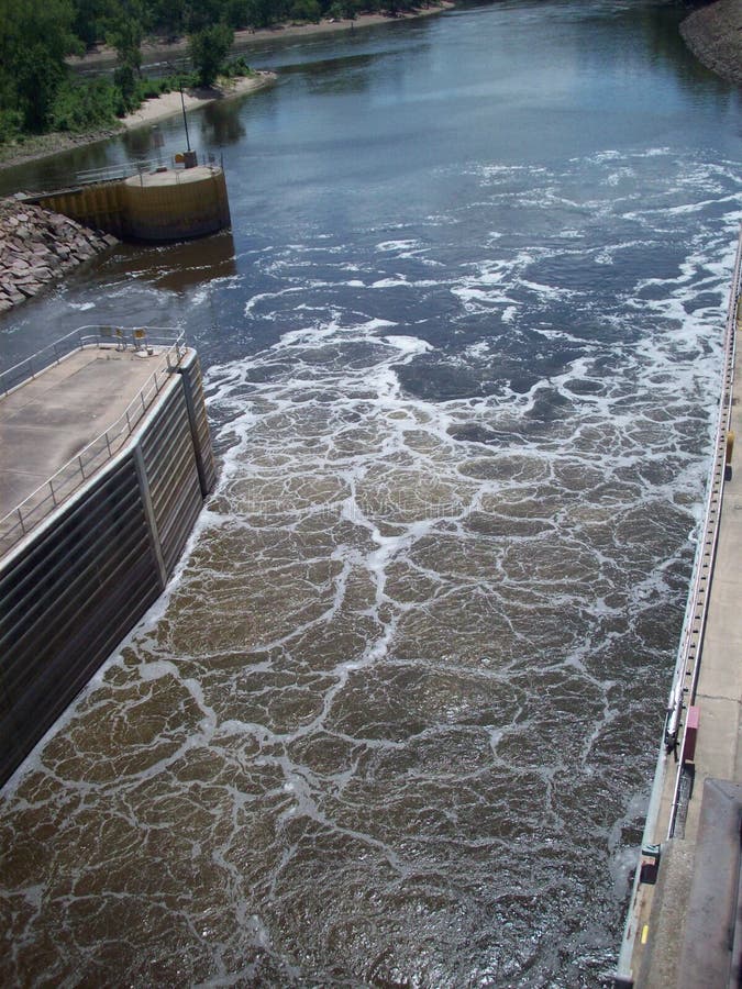 Locks and Dam No. 1 stock image. Image of garden, flowing - 56817225