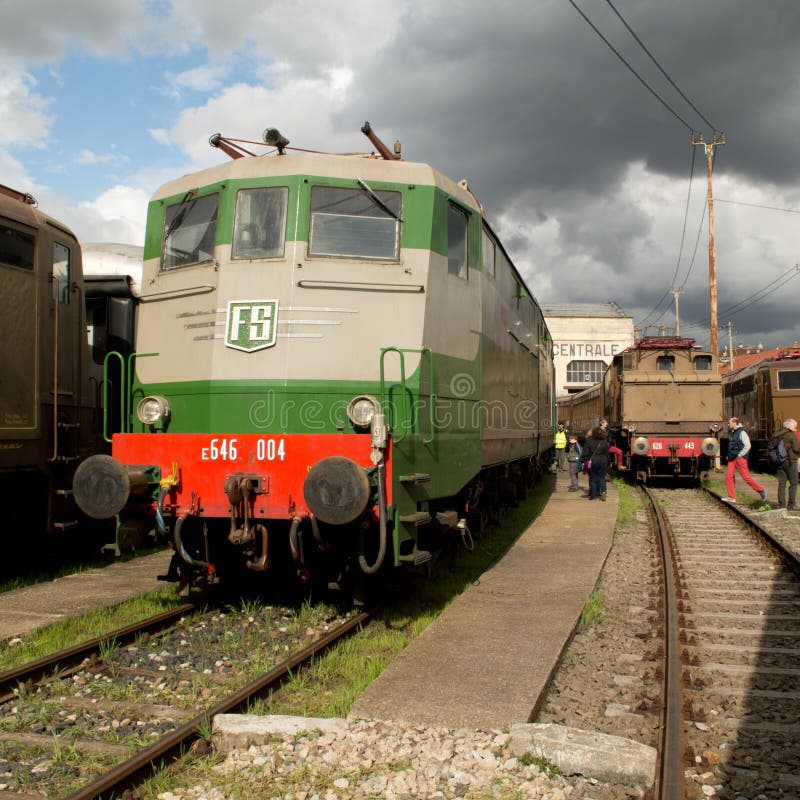 Locomotiva FS E.424 fotografia stock editoriale. Immagine di locomotiva ...