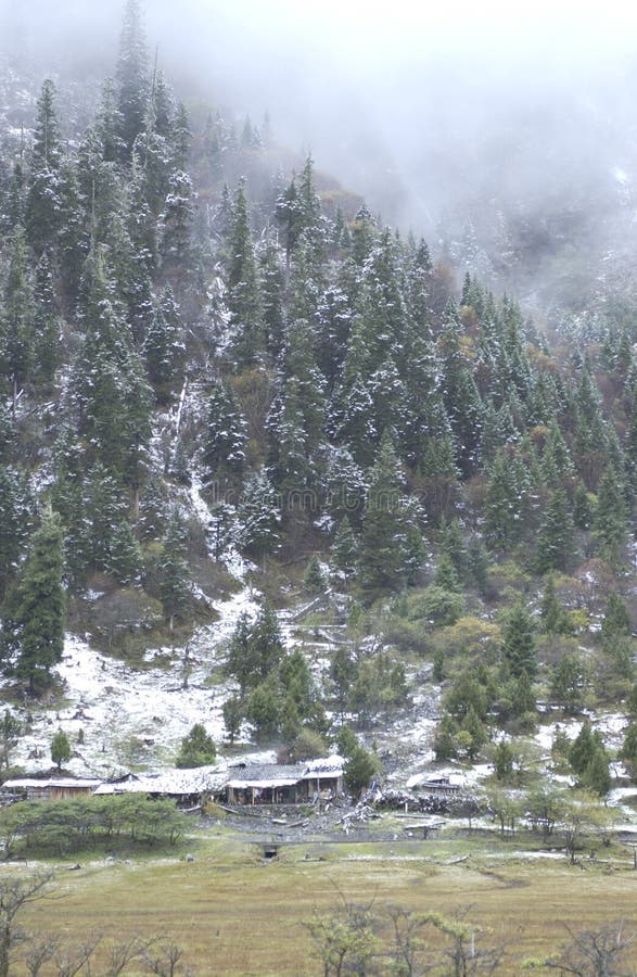 Log cabin in snow stock image. Image of landscape, house - 14399225