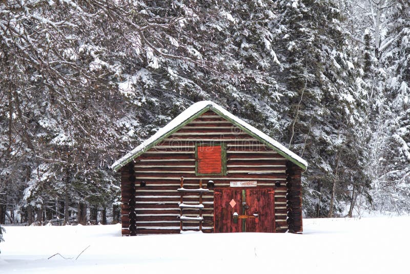 A log shed in the snow stock image. Image of loft, trees - 35189551