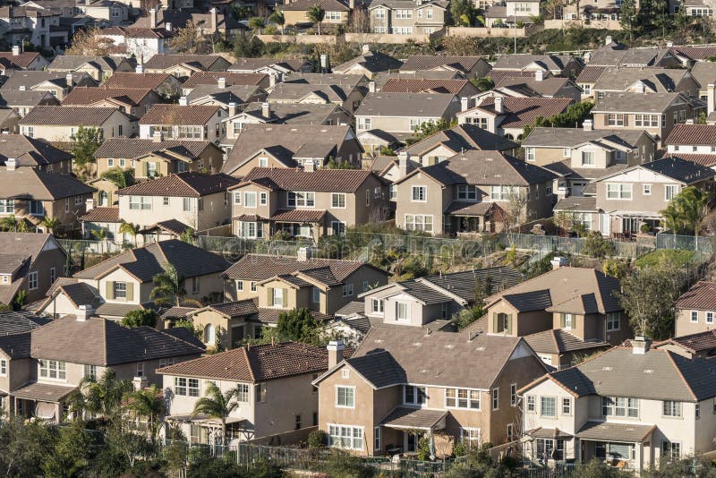 Logement suburbain dense photo stock. Image du neuf, californie - 48871026