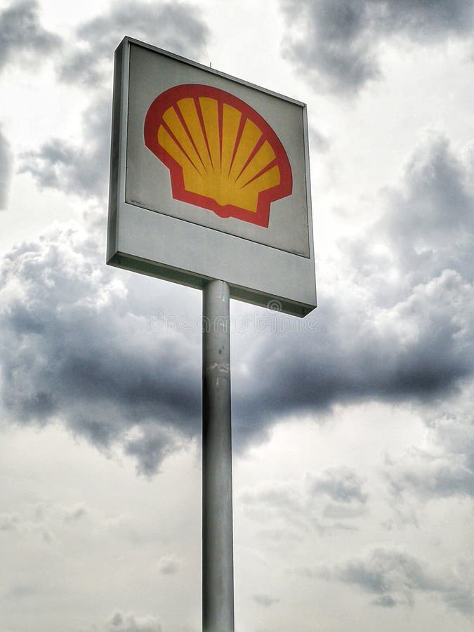 Logo De Shell Sur Une Station Service Image éditorial - Image du ...