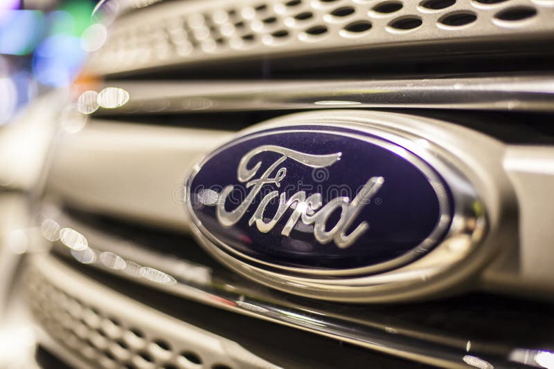 Logo Di Ford Su Un'automobile Immagine Editoriale - Immagine di ...