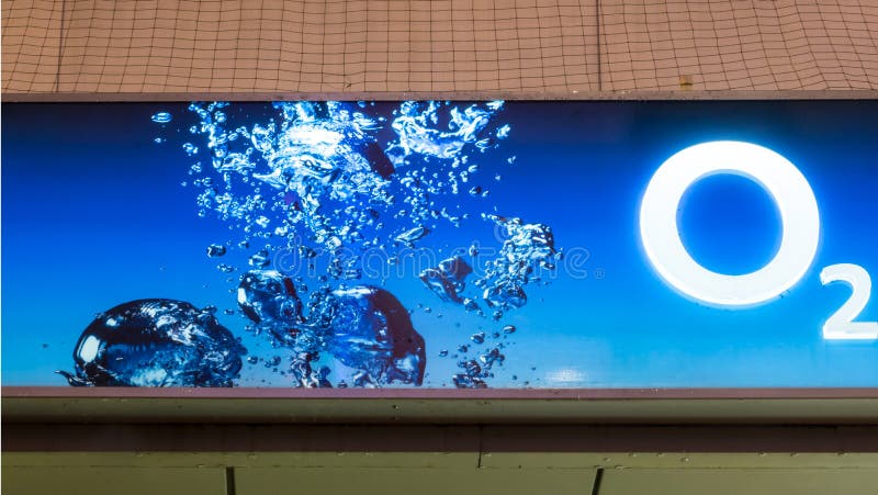 Logotipo Azul Iluminado Del O2 Imagen editorial - Imagen de ...