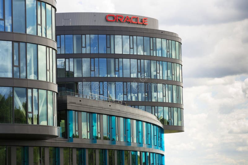 Logotipo De La Sociedad De Oracle En El Edificio De Jefaturas Checas ...