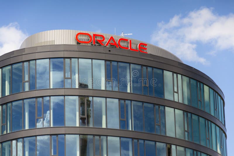 Logotipo De La Sociedad De Oracle En El Edificio De Jefaturas Checas ...
