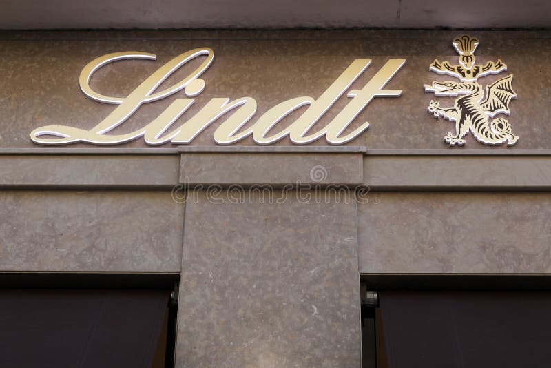 Lindt Logo Marca Y Signo Texto Frente De Tienda Caramelos Chocolate Y ...