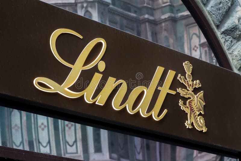 Logotipo De Lindt Em Uma Barra De Chocolate Fotografia Editorial ...