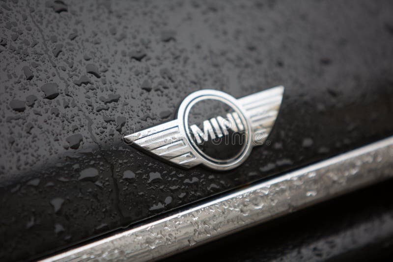 Logotipo de MINI Cooper fotografía editorial. Imagen de moderno - 113079907