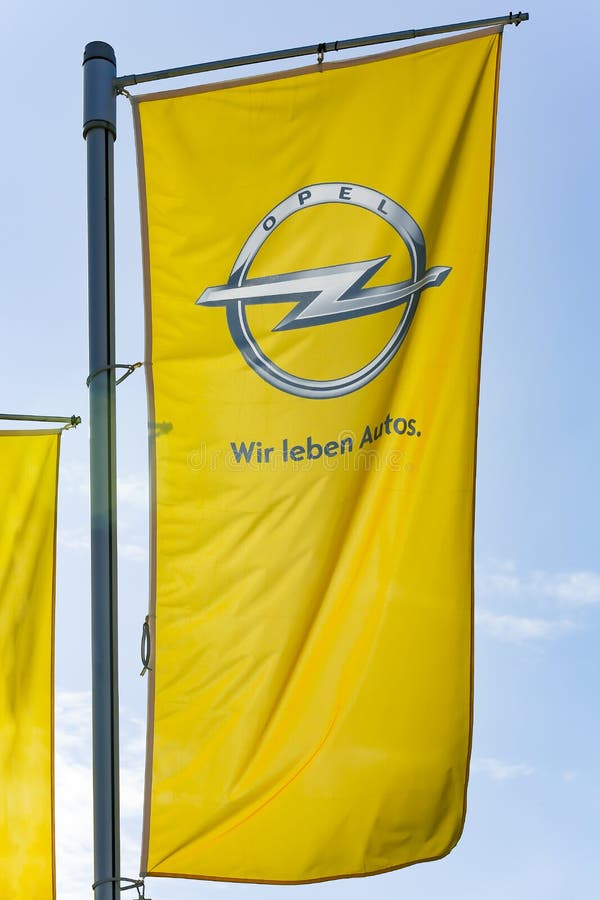 Logotipo De OPEL En Una Bandera Imagen editorial - Imagen de indicador ...