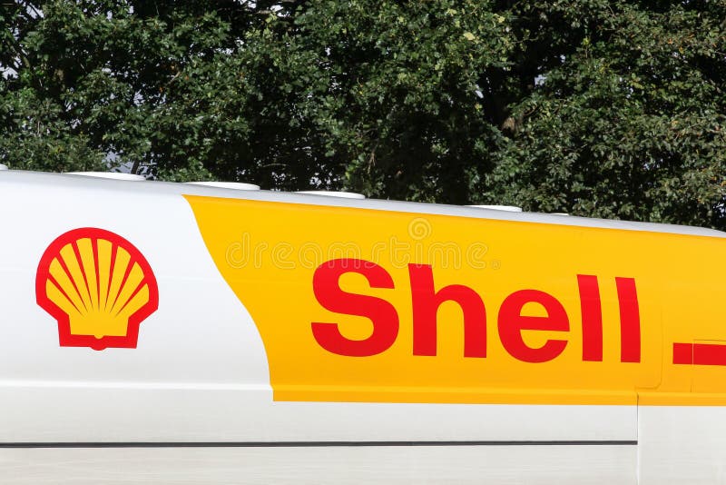Logotipo De Shell Em Um Posto De Gasolina Imagem Editorial - Imagem de ...