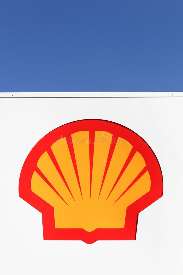 Logotipo De Shell Em Um Posto De Gasolina Foto de Stock Editorial ...
