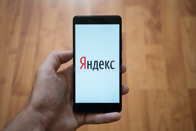 Logotipo De Yandex Na Tela Do Smartphone Imagem de Stock Editorial ...