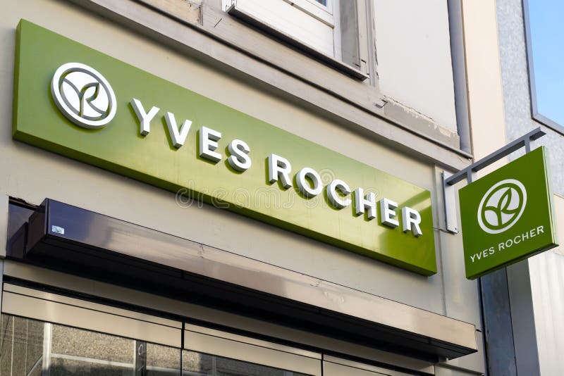 Logotipo de YVES ROCHER fotografia editorial. Imagem de internacional ...