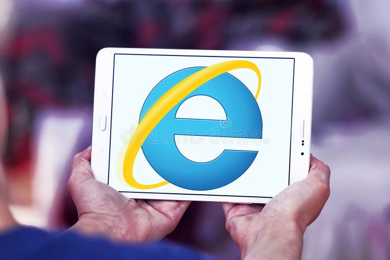 Logotipo Del Internet Explorer En La Pantalla Del Smartphone En Fondo ...