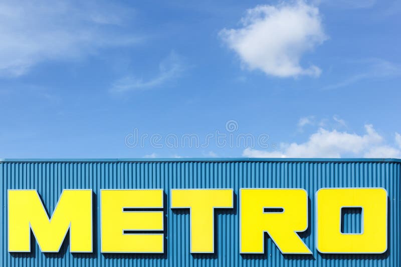 Logotipo Del Metro En Un Panel Foto editorial - Imagen de internacional ...