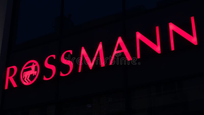 Signe Lumineux De Magasin De Rossmann Photo stock éditorial - Image du ...