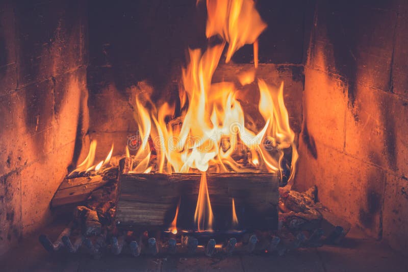 Logs Burning in a Fireplace Stock Image - Image of frame, home: 127986257