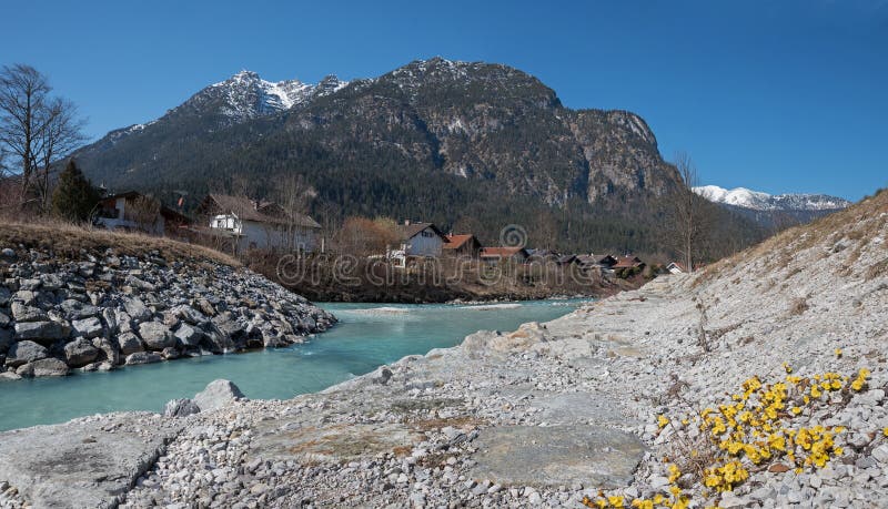 Loisach-Fluss, Garmisch-partenkirchen Durchfließend Stockfoto - Bild ...