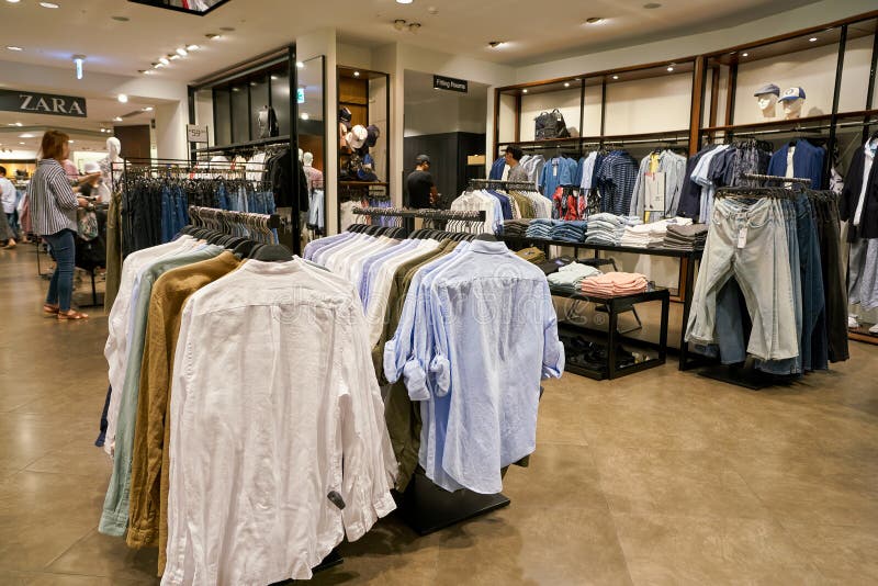 Interior da loja de Zara foto de stock editorial. Imagem de comercial ...