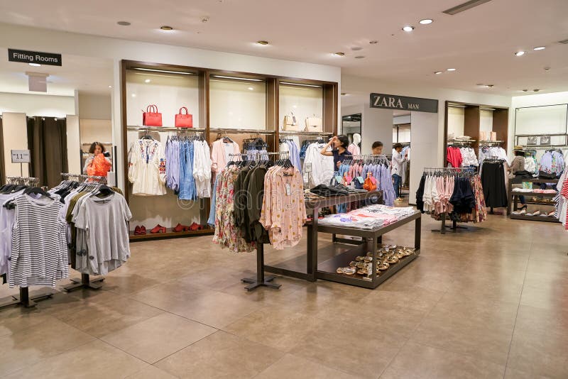 Interior da loja de Zara foto de stock editorial. Imagem de negócio ...