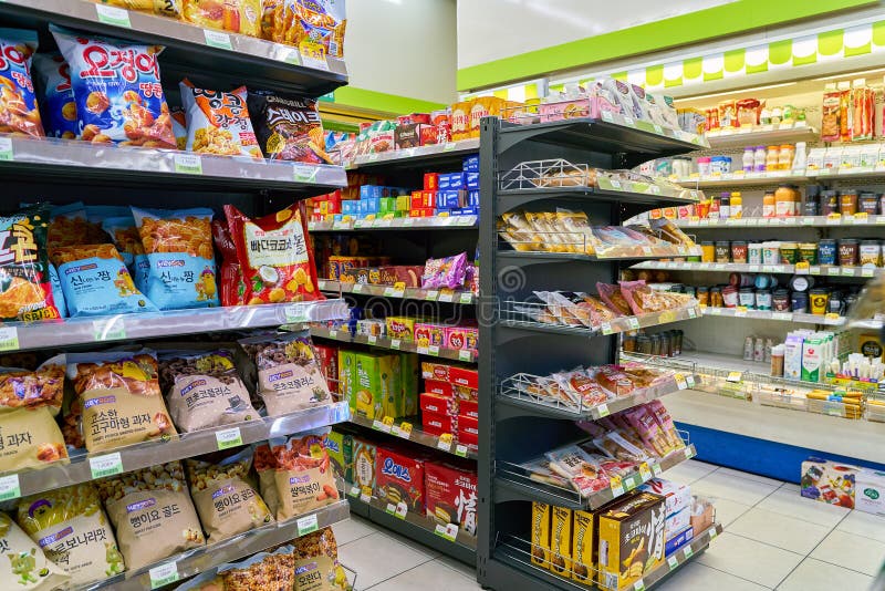 Loja do CU foto editorial. Image of prateleira, varejista - 105099376