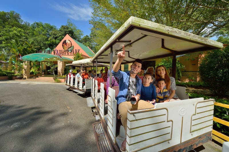 LOK KAWI ZOO editorial image. Image of garden, housing - 162912925