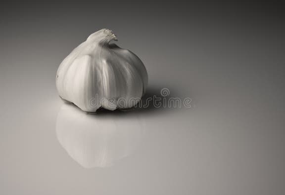 Lokalisierte Knoblauchzehe stockfoto. Bild von frech - 98269062