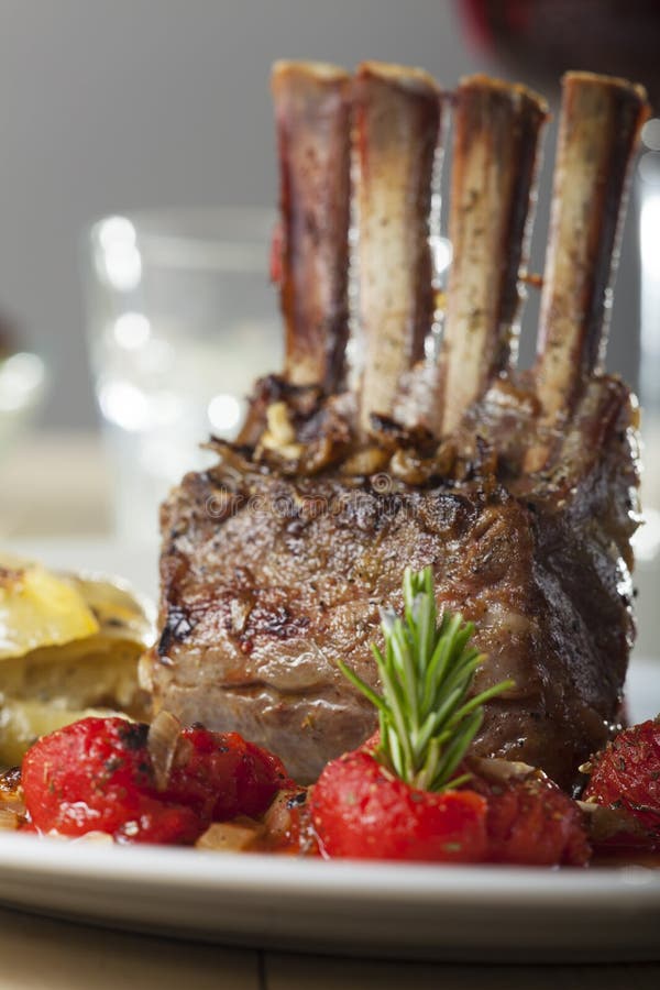 Lomo Asado a La Parrilla Del Cordero Foto de archivo - Imagen de carne ...