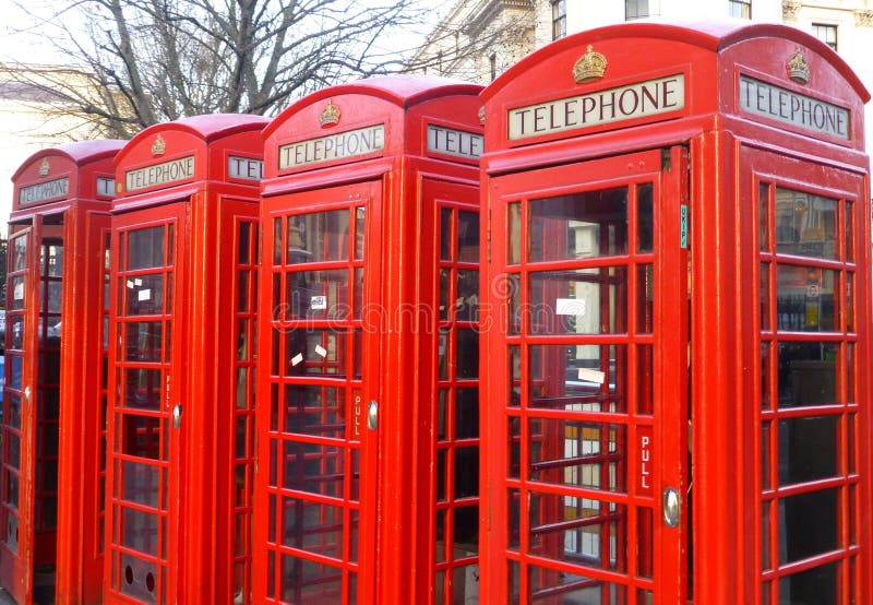 Beroemde Rode Telefooncellen in Covent-Tuinstraat, Londen, Engeland ...