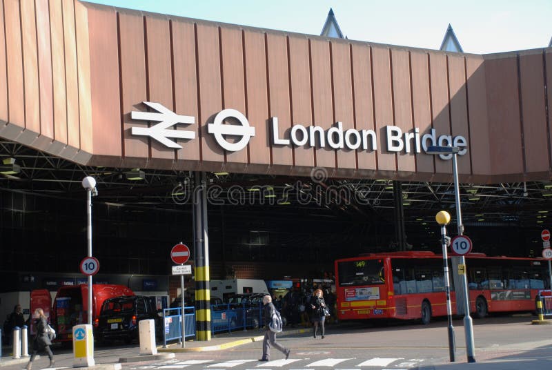 London Bridge Railway Station Editorial Stock Photo - Image of ...
