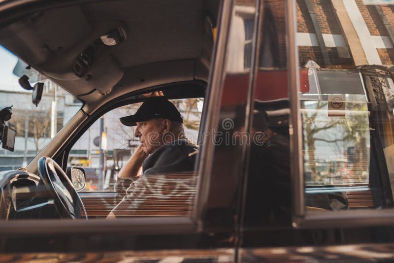 London Cab Driver Waiting for a Passengers Editorial Image - Image of ...