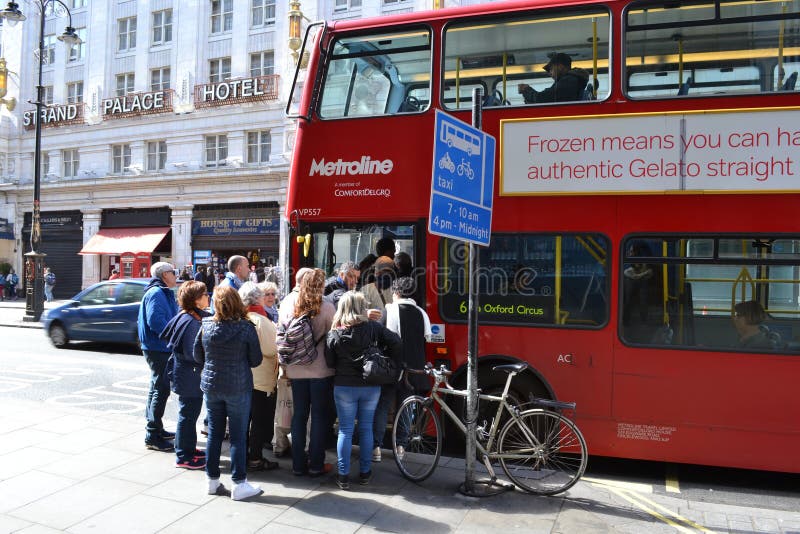 London Commute Public Transport Editorial Image - Image of transport ...