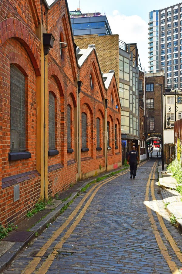 London; England - June 25 2022 : Whitechapel District Editorial Stock ...
